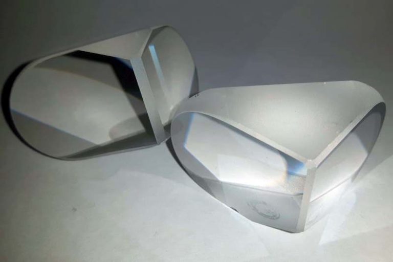 Porro Prism vs Roof Prism - Whats Their Function In Binoculars?
