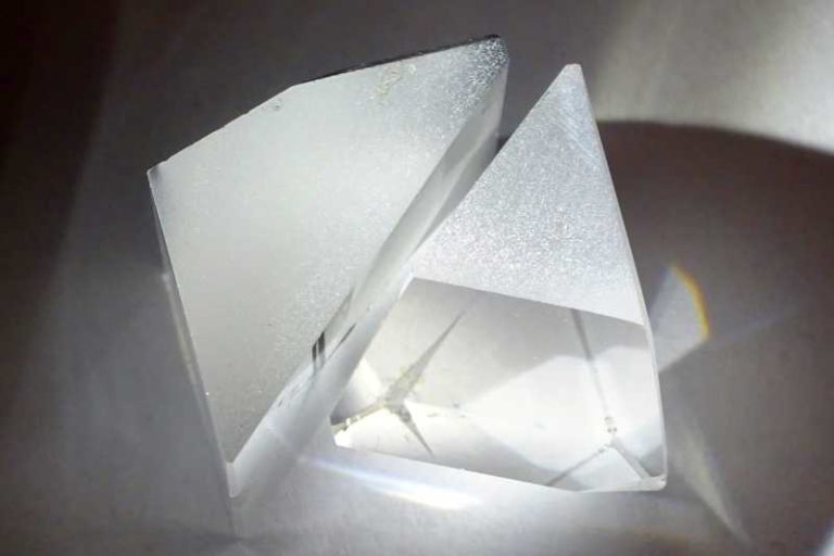 Porro Prism vs Roof Prism - Whats Their Function In Binoculars?